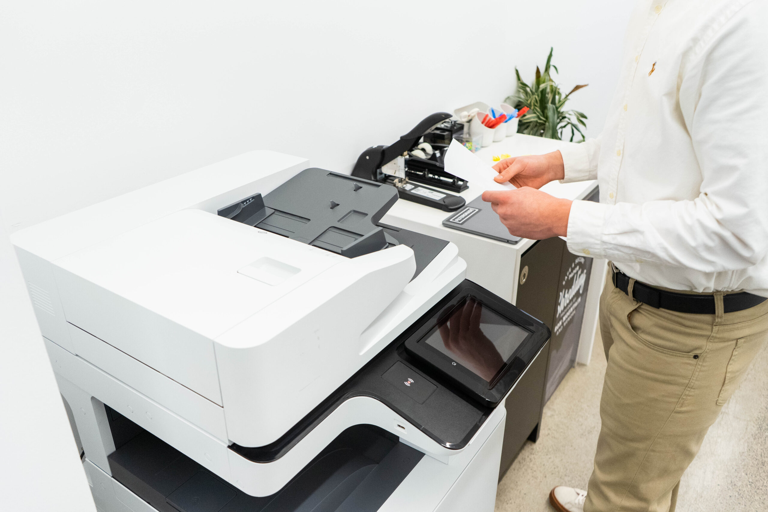 Looking for 'Fax Services Near Me'? 6 Places With Fax Machines